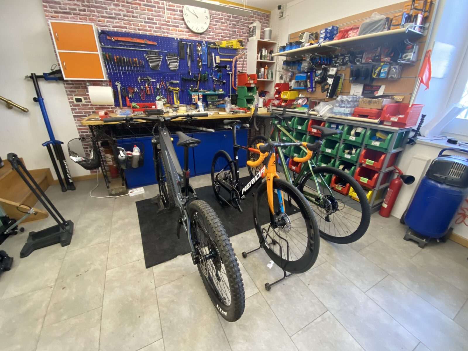 Riparazione e manutenzione rapida ed efficiente presso l'officina ...